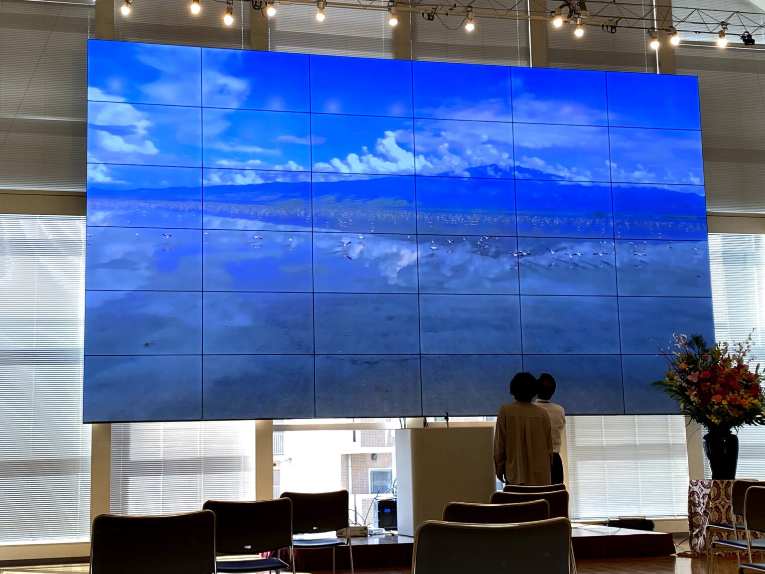 100インチ超え大型液晶マルチモニターのデメリットを解説 | ヤマトサイネージ