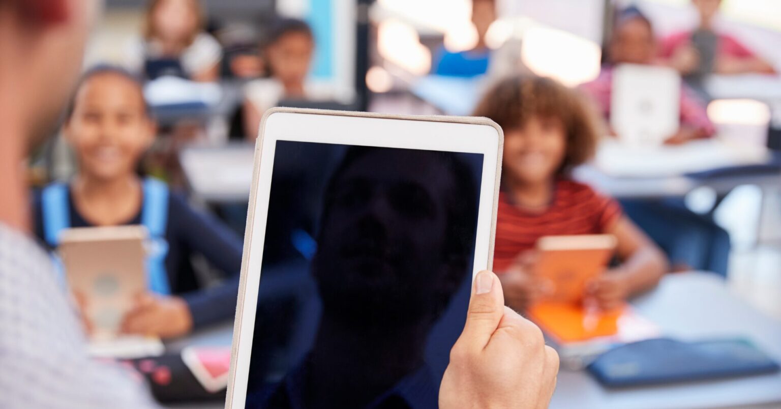 ICT教育のメリットとデメリットとは？教師と生徒に与える影響や導入効果を最大化する方法を解説 | ヤマトサイネージ